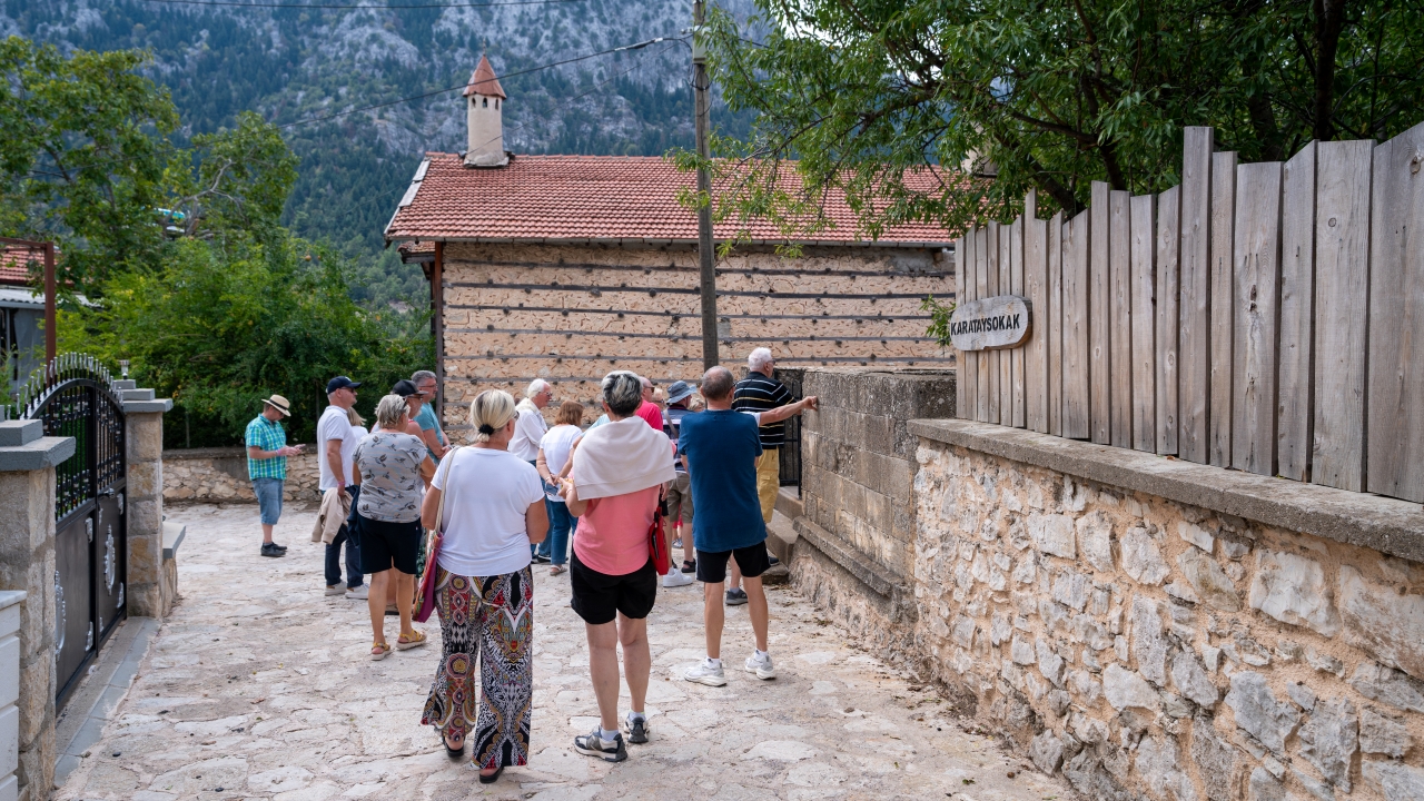 Düğmeli evler ayağa kaldırılıyor | TRT Haber Foto Galeri
