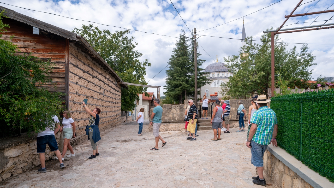 Düğmeli evler ayağa kaldırılıyor | TRT Haber Foto Galeri