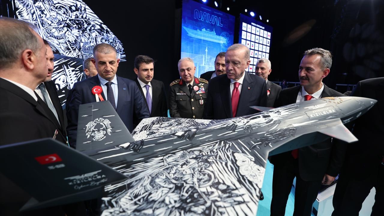 Cumhurbaşkanı Erdoğan, SAHA EXPO Savunma, Havacılık ve Uzay Sanayii Fuarı’nı ziyaret etti | TRT ...