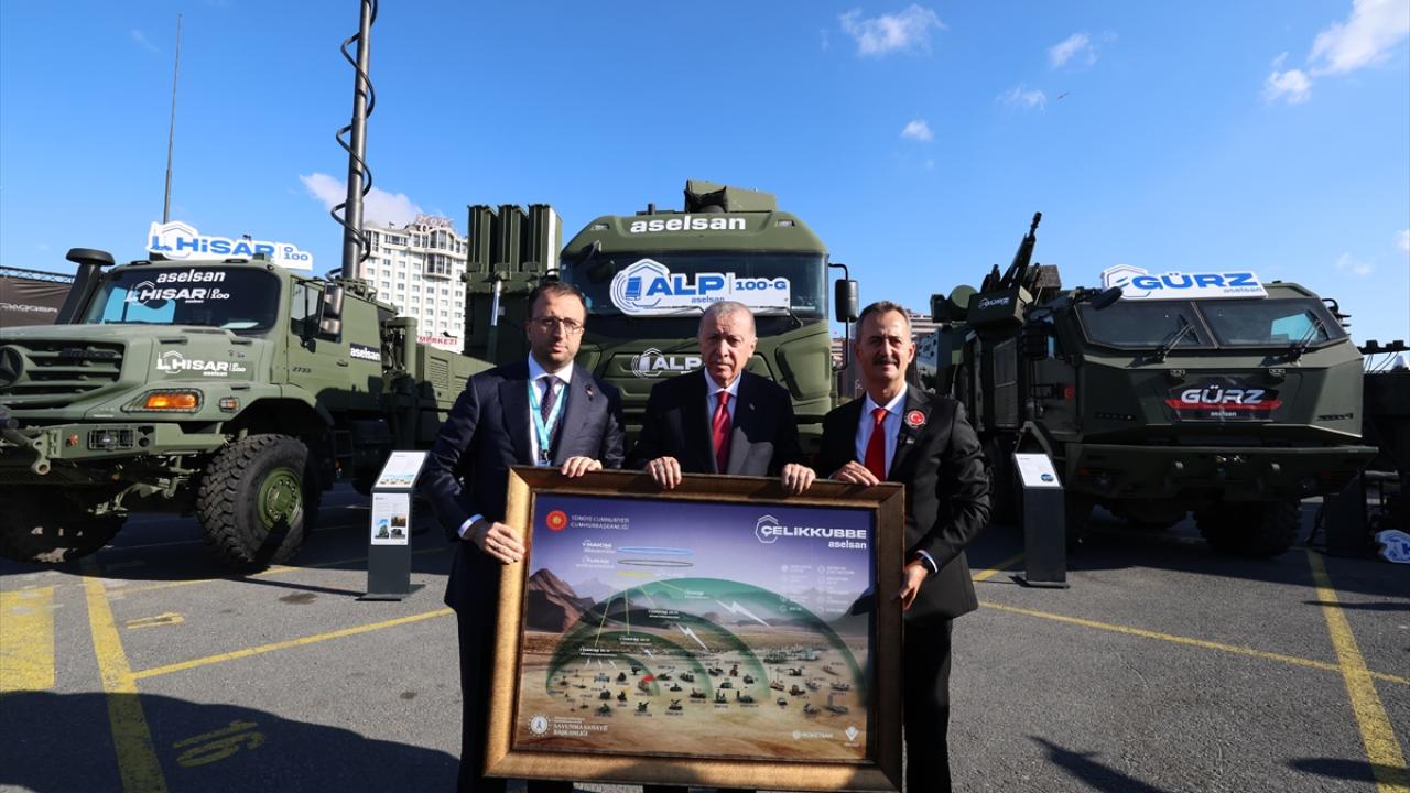 Cumhurbaşkanı Erdoğan, SAHA EXPO Savunma, Havacılık ve Uzay Sanayii Fuarı’nı ziyaret etti | TRT ...