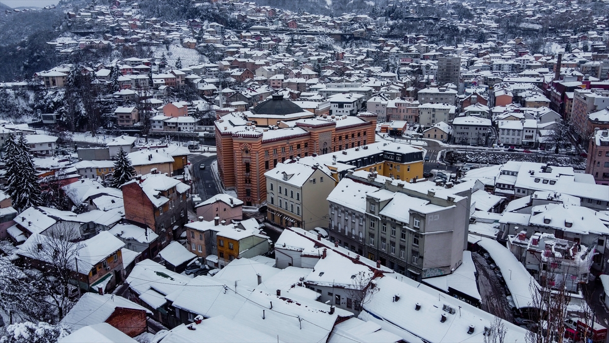 Kar Yağışıyla Beyaza Bürünen Saraybosna Dronla Havadan Görüntülendi Trt Haber Foto Galeri