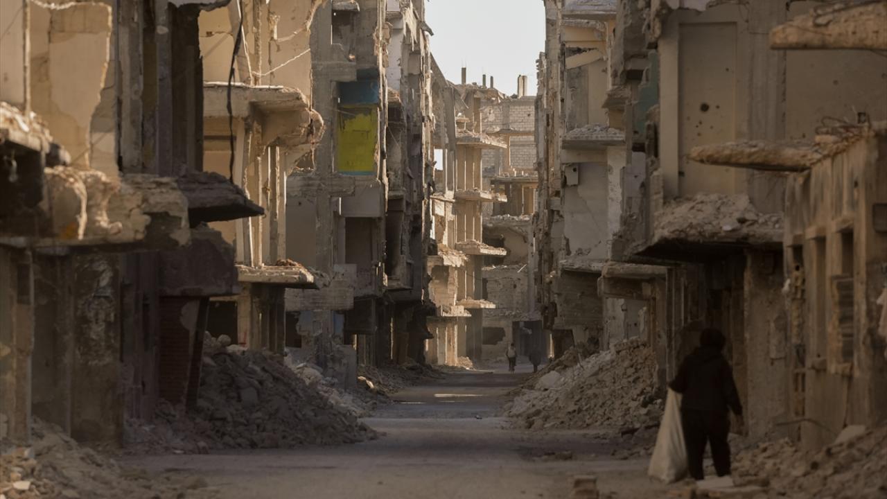 Suriyeliler rejimin yıktığı hayatlarını yeniden kurmaya çalışıyor | TRT ...